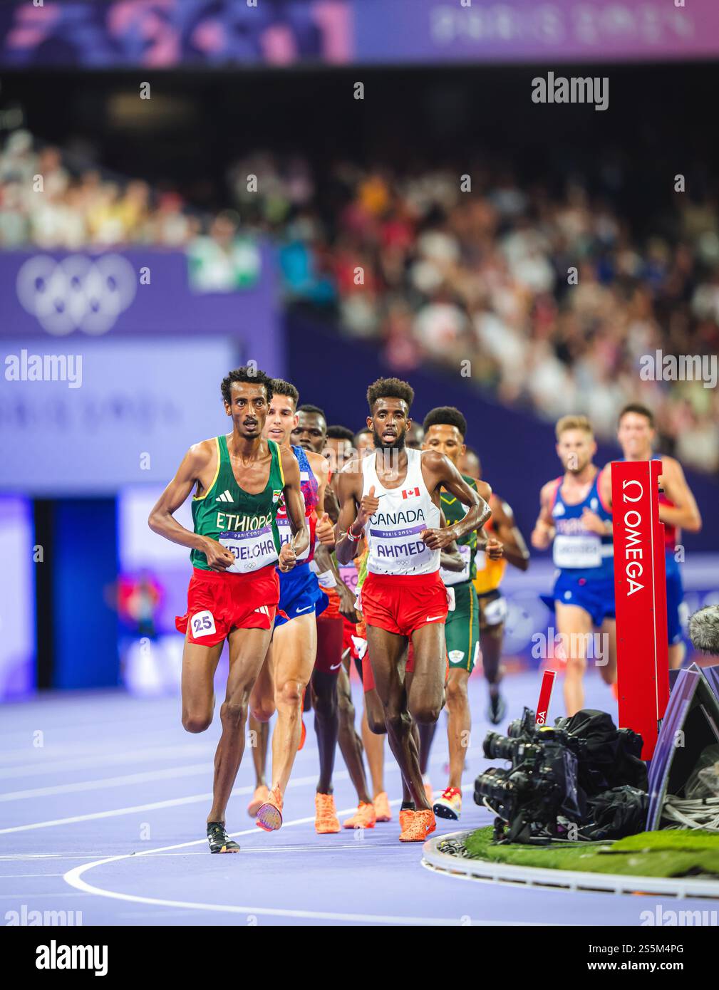Yomif Kejelcha participating in the 10.000 meters at the Paris 2024 ...