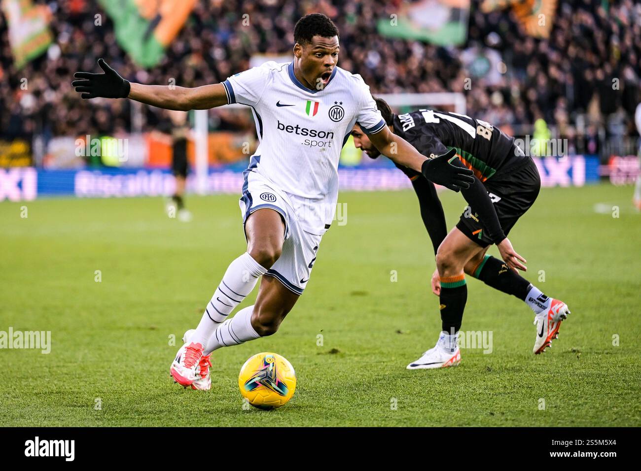 Venice, Italy. 12th Jan, 2025. Inter's Denzel Dumfries shows his ...