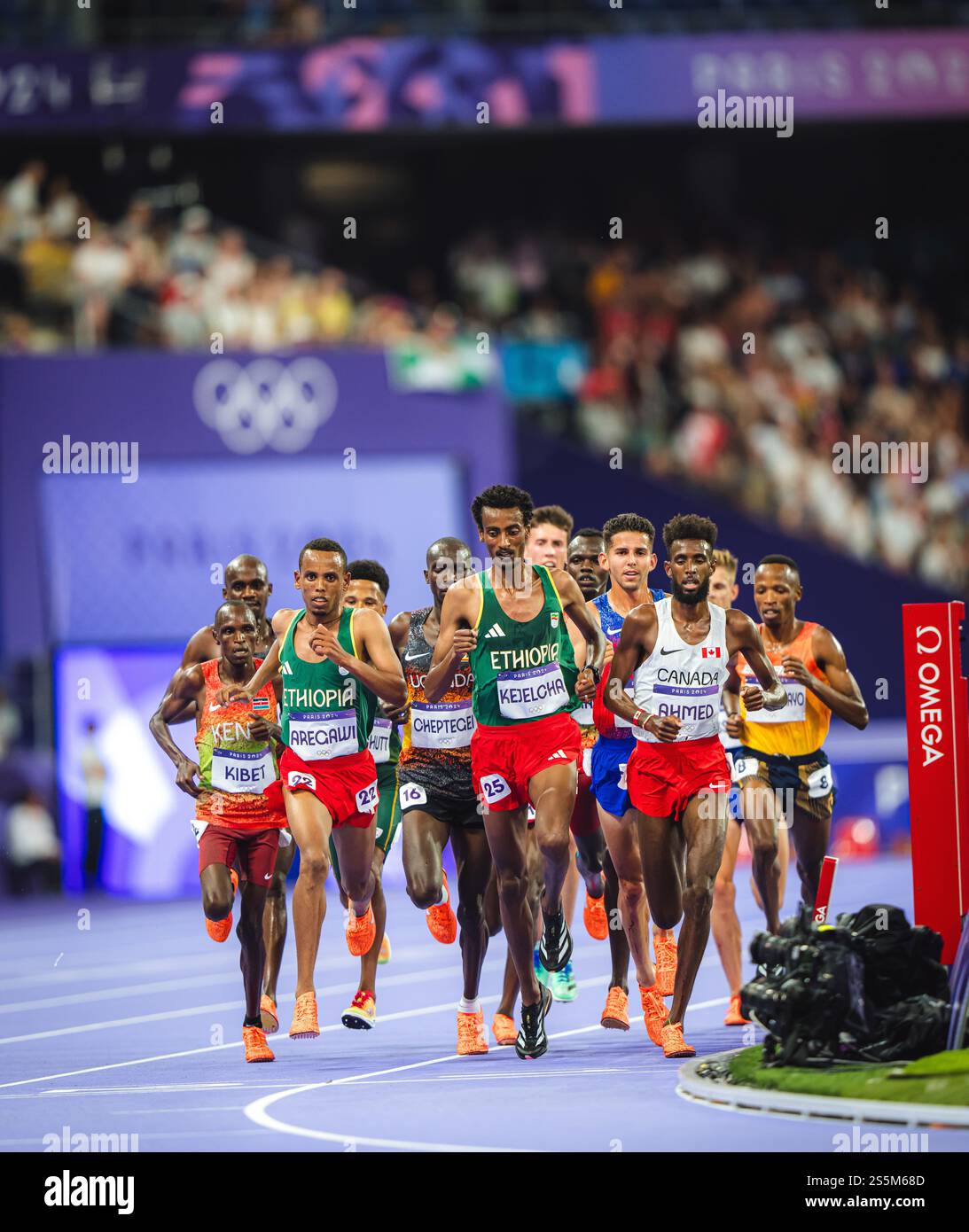 Yomif Kejelcha participating in the 10.000 meters at the Paris 2024 ...