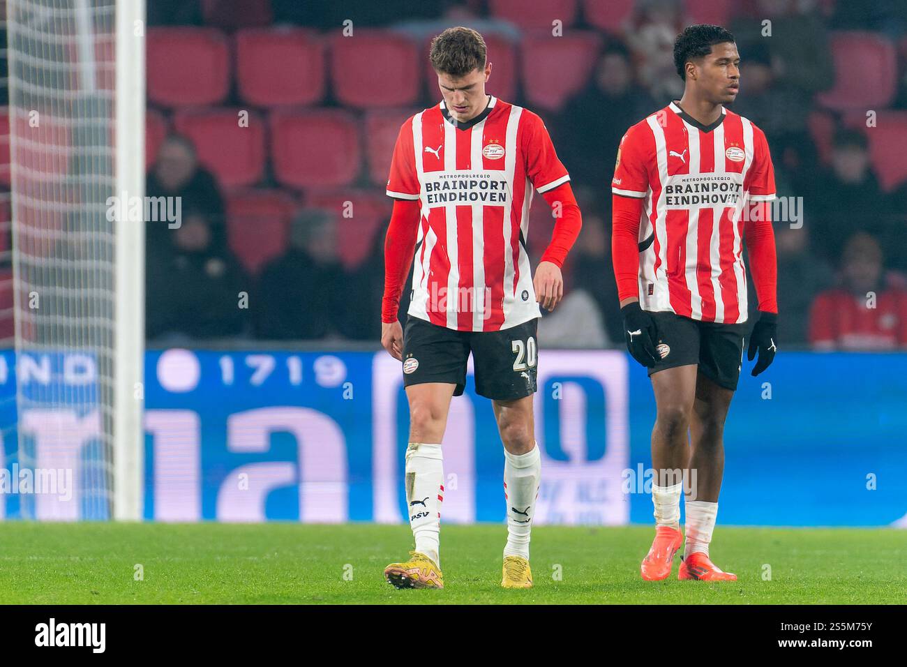 Eindhoven, Netherlands. 14th Jan, 2025. EINDHOVEN, NETHERLANDS - JANUARY 14: Guus Til of PSV and ...