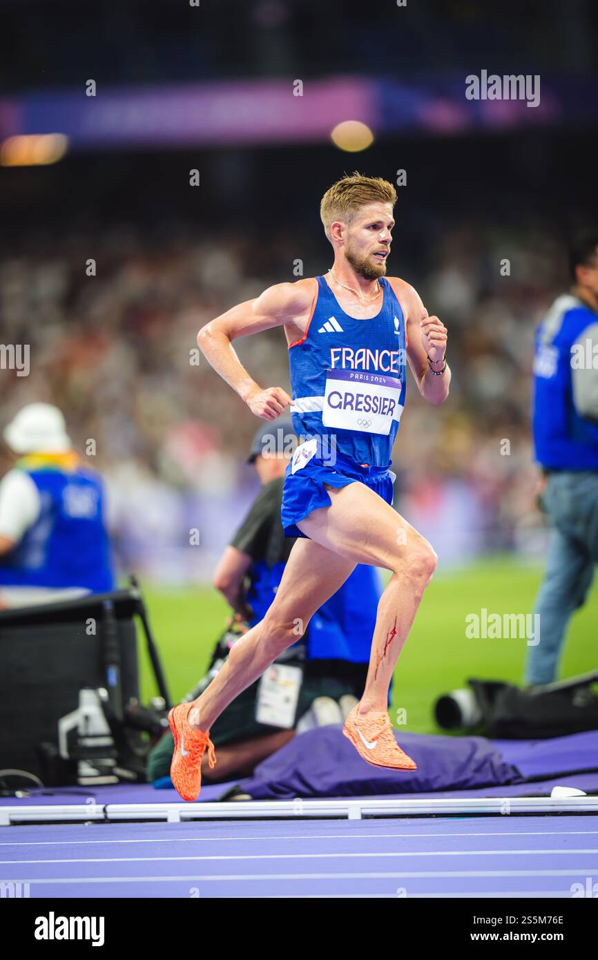 Jimmy Gressier participating in the 10.000 meters at the Paris 2024 ...