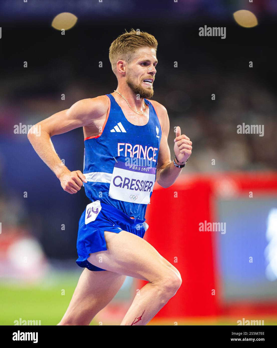 Jimmy Gressier participating in the 10.000 meters at the Paris 2024 ...