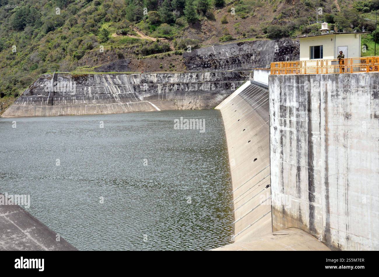 MAZAR HYDROELECTRIC BASIN Cuenca,Ecuador January 14, 2024 President ...