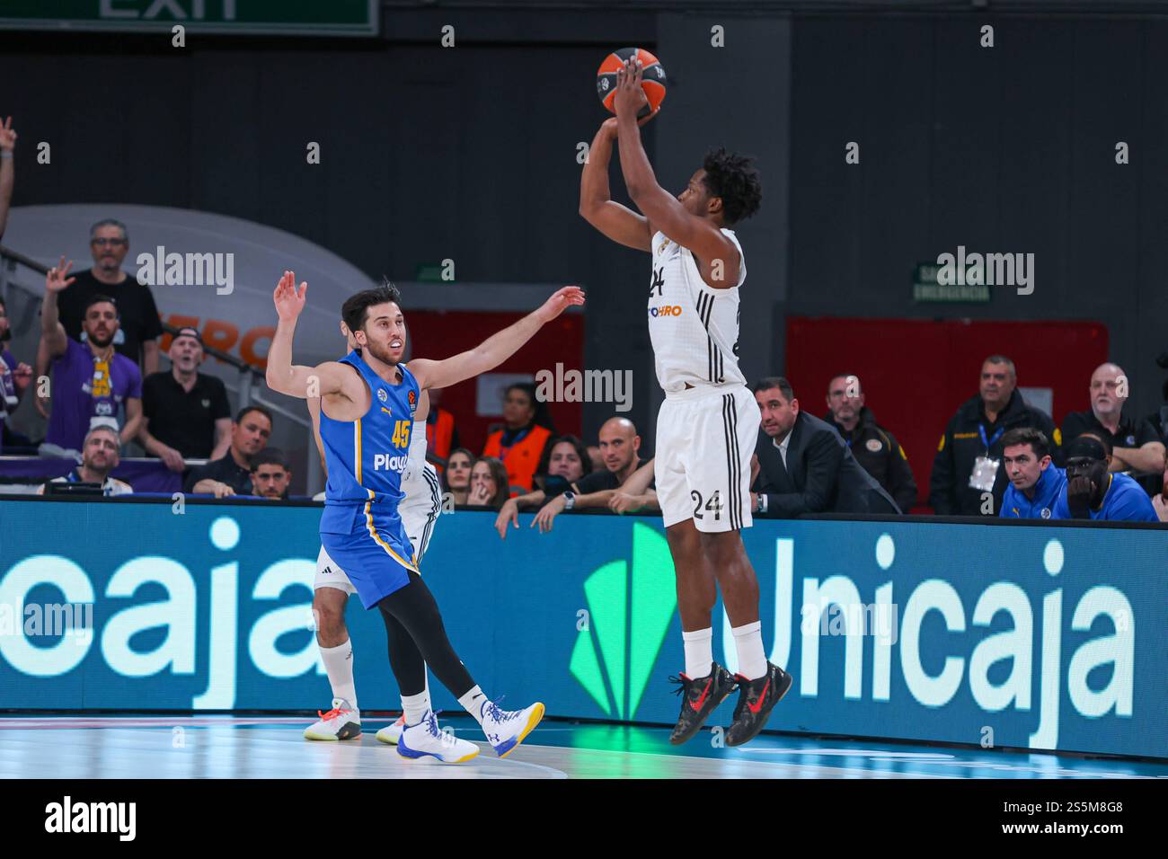 Madrid, Spain. 14th Jan, 2025. 14th January 2025; Movistar Arena; Madrid, Spain; Turkish ...