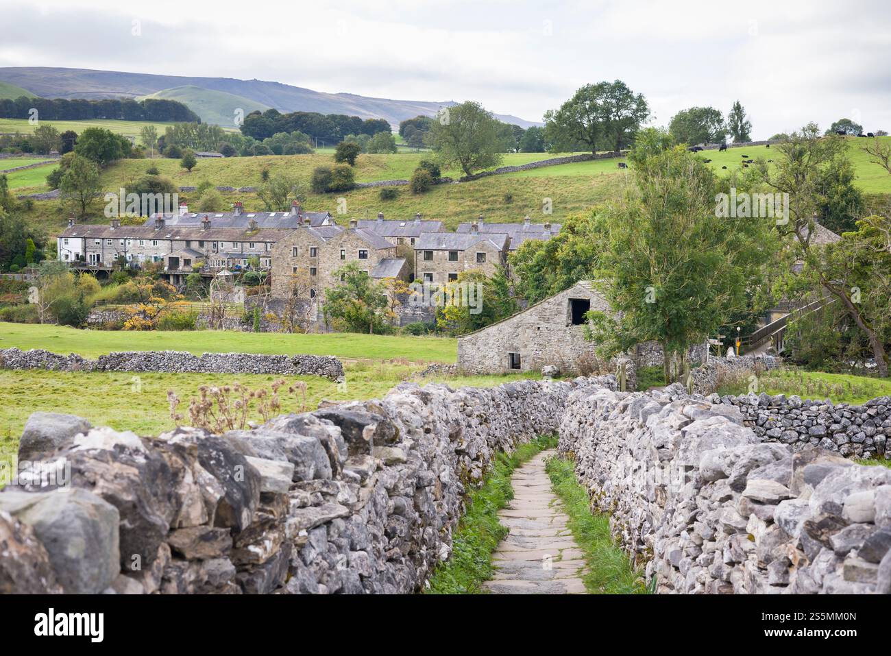 Dry stone walls at Sedber Lane, Grassington. Wharfedale landscape ...
