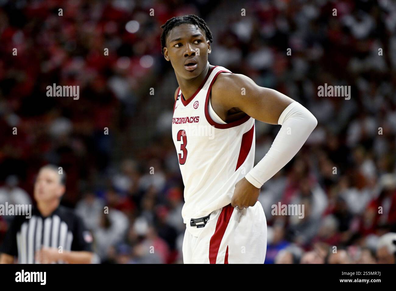 Arkansas forward Adou Thiero (3) runs a play against Florida during an ...