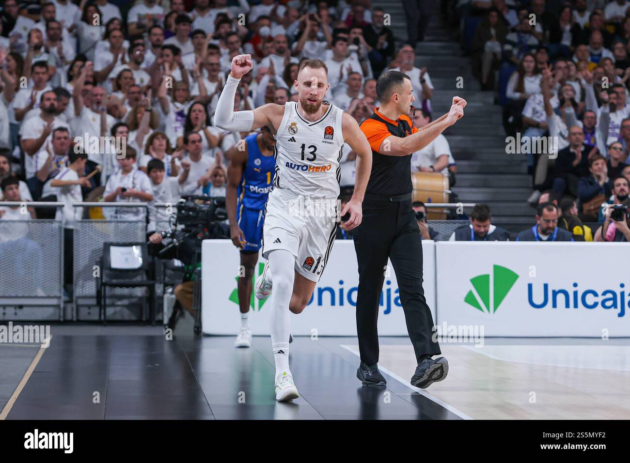 Madrid, Spain. 14th Jan, 2025. 14th January 2025; Movistar Arena; Madrid, Spain; Turkish ...