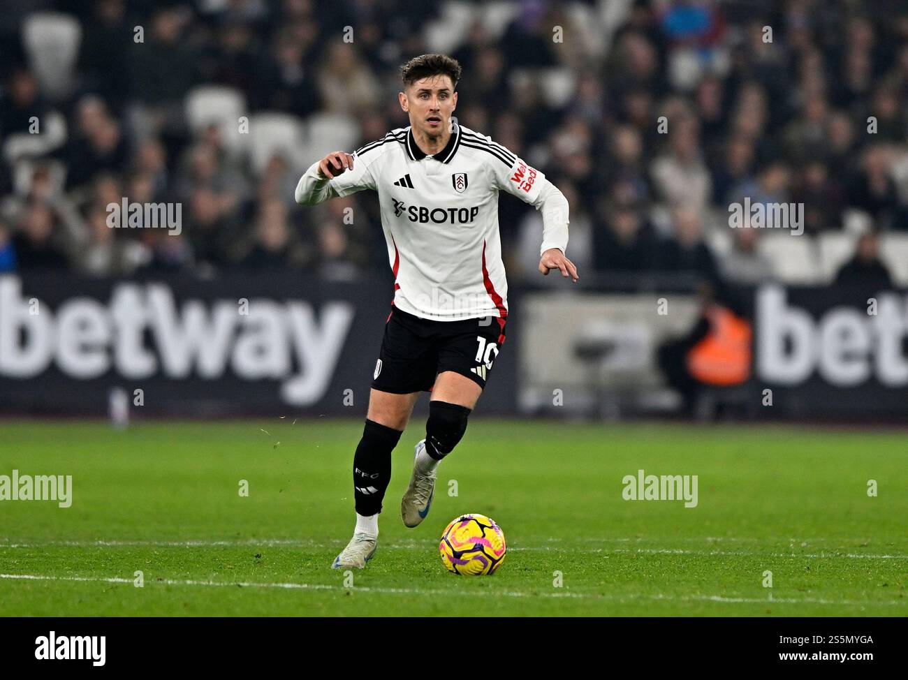 London, UK. 14th Jan, 2025. Tom Cairney (Fulham) during the West Ham vs ...