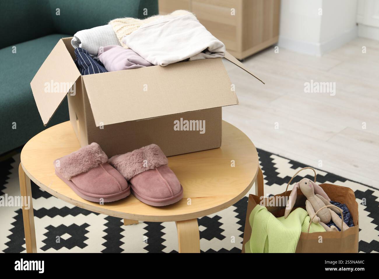 Donation box old used clothes hi-res stock photography and images - Alamy