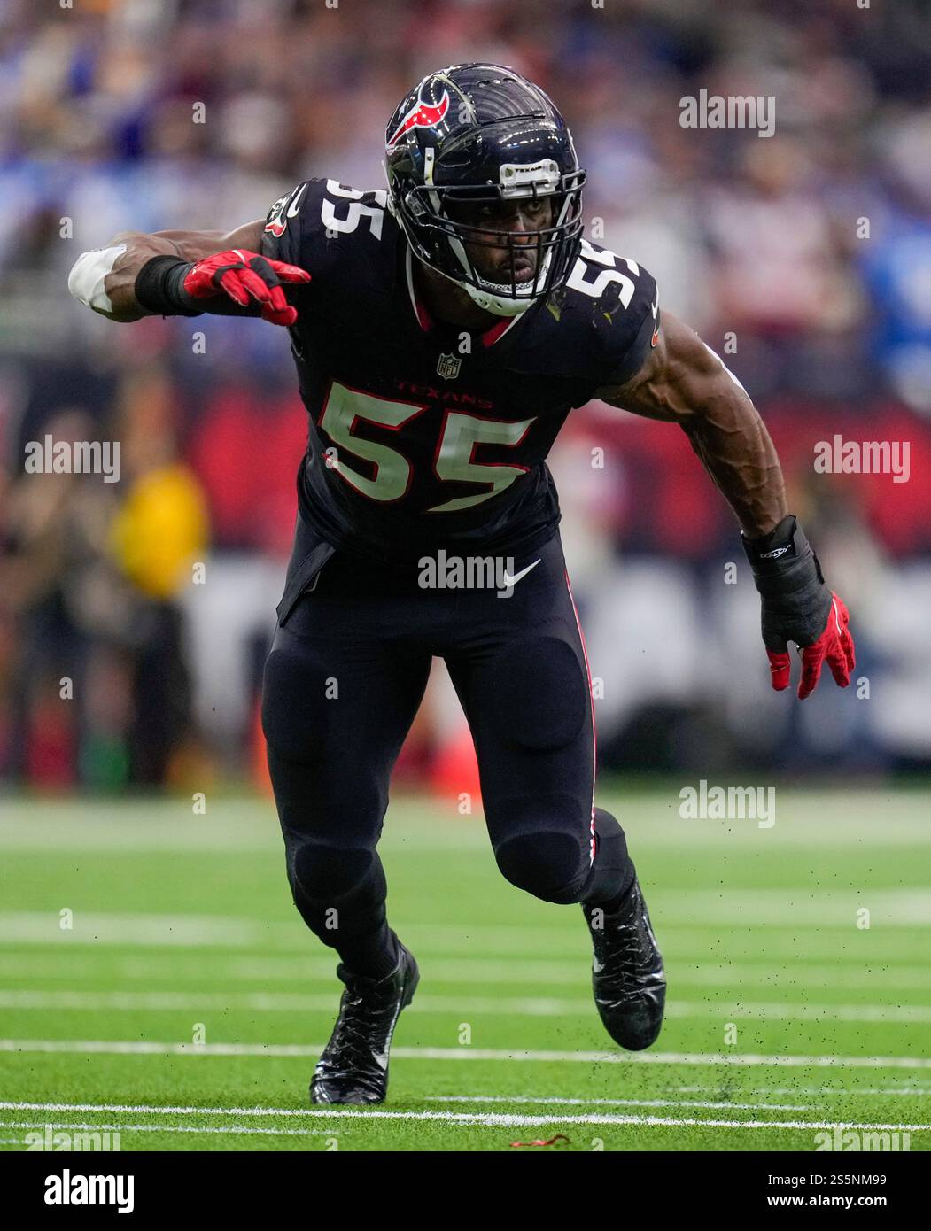 Houston Texans defensive end Danielle Hunter (55) plays against the Los ...