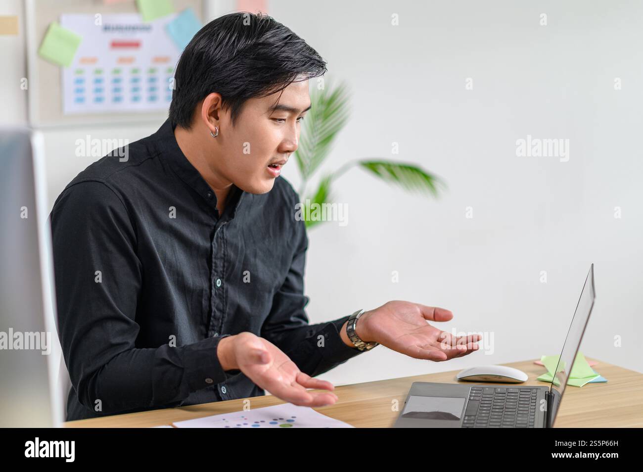 Employee stressed hi-res stock photography and images - Alamy