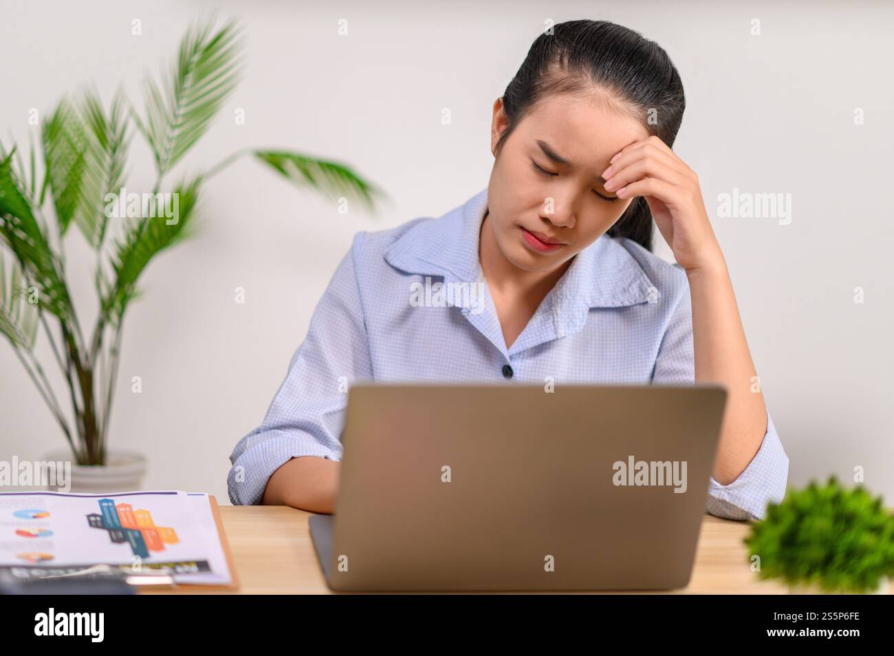 Employee intern office hi-res stock photography and images - Alamy