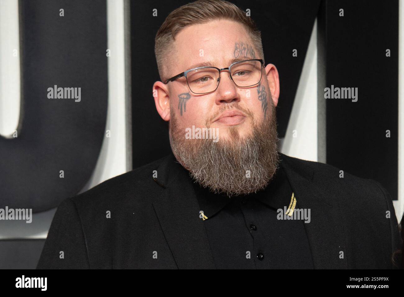Rory graham aka ragnbone man and zoe beardsall hi-res stock photography ...