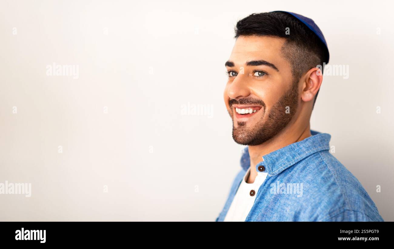 Closeup portrait of smiling jewish man in kippa Stock Photo - Alamy