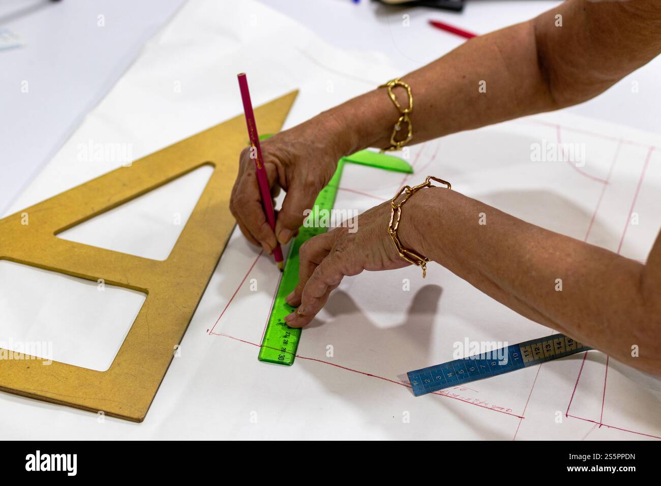 Professional tailors tools cutting hi-res stock photography and images ...