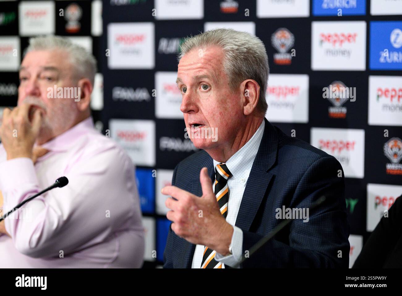 Barry O’Farrell speaks to the media during a press conference at Zurich ...