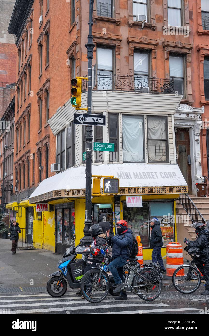 Corner of Lexington Avenue and 106th Street in the Spanish Harlem ...