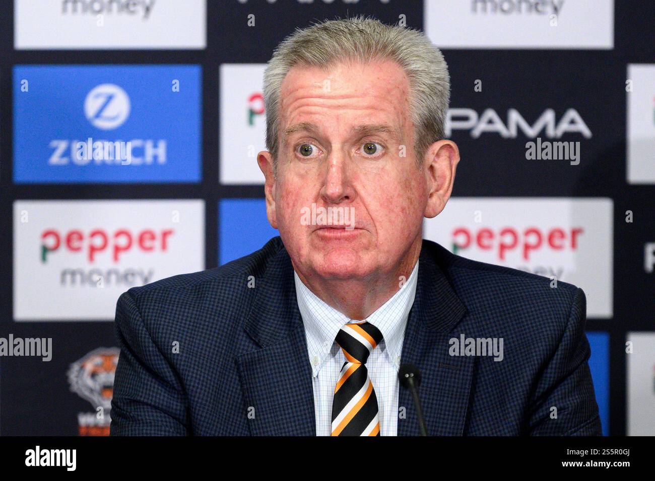Sydney, Australia. 15th Jan, 2025. Barry O'Farrell speaks to the media ...