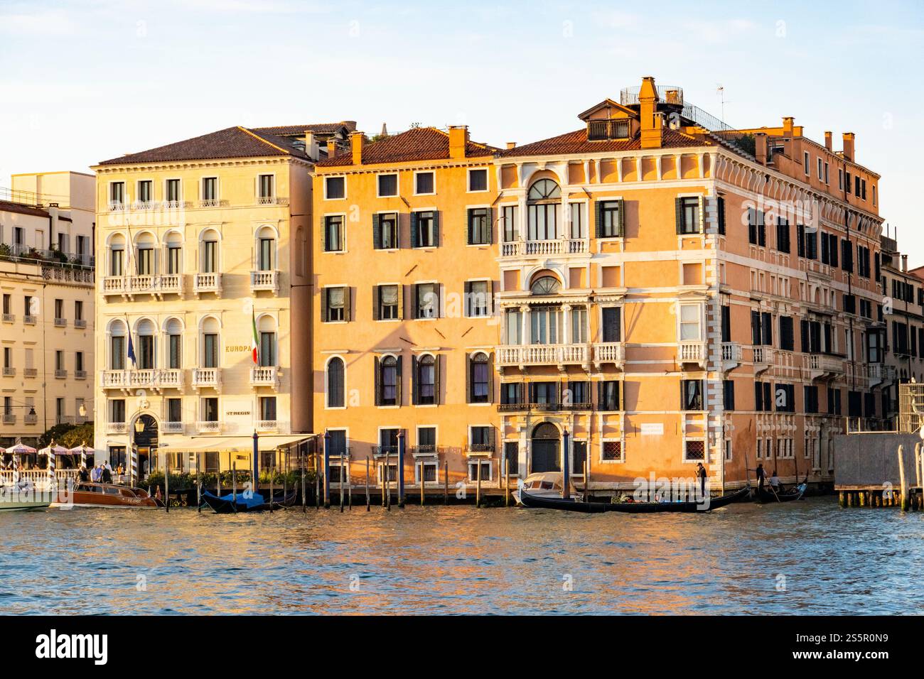 Venice buildings hi-res stock photography and images - Alamy