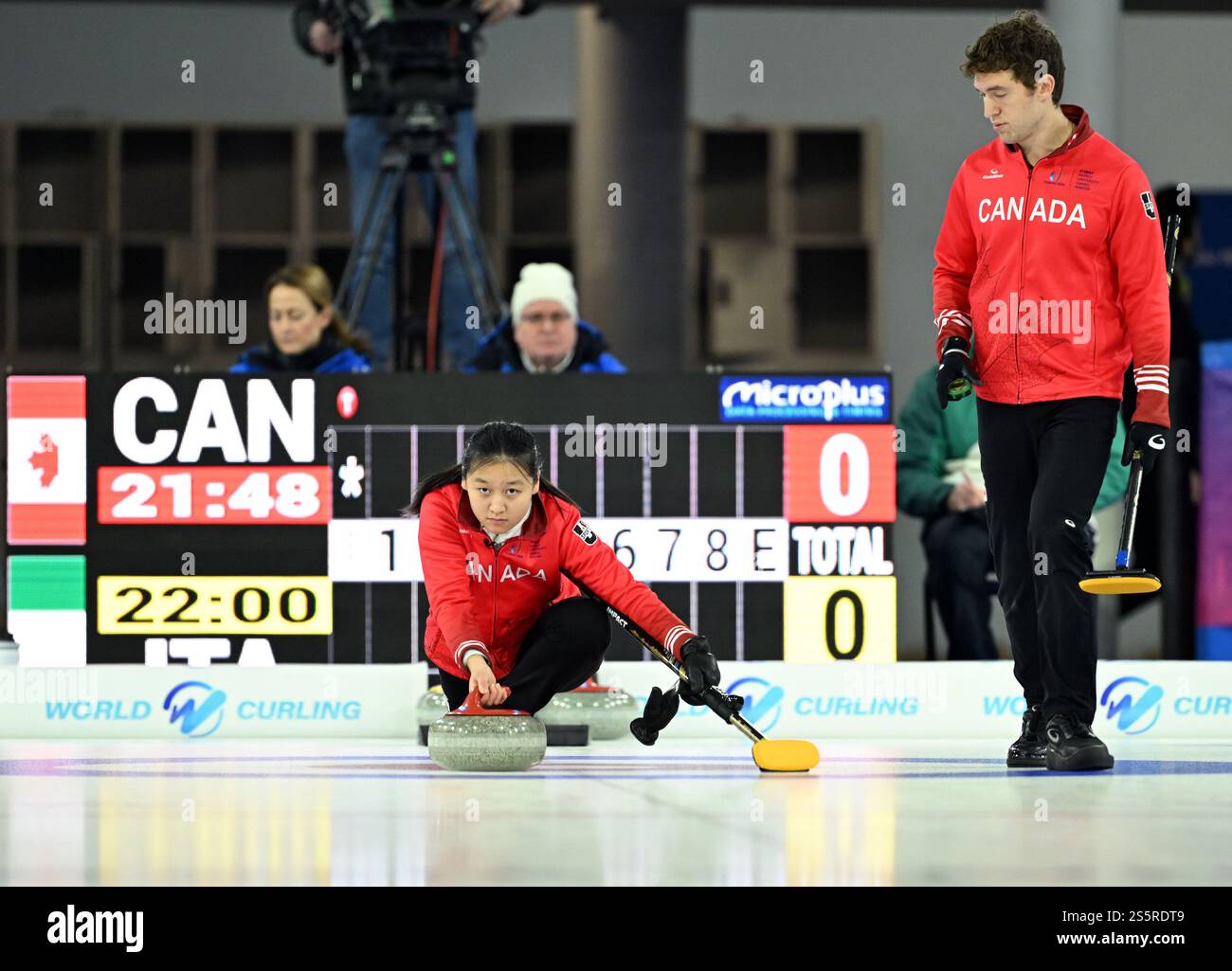 Turin, Italy. 14th Jan, 2025. Jessica Zheng (L)/Victor Pietrangelo of ...