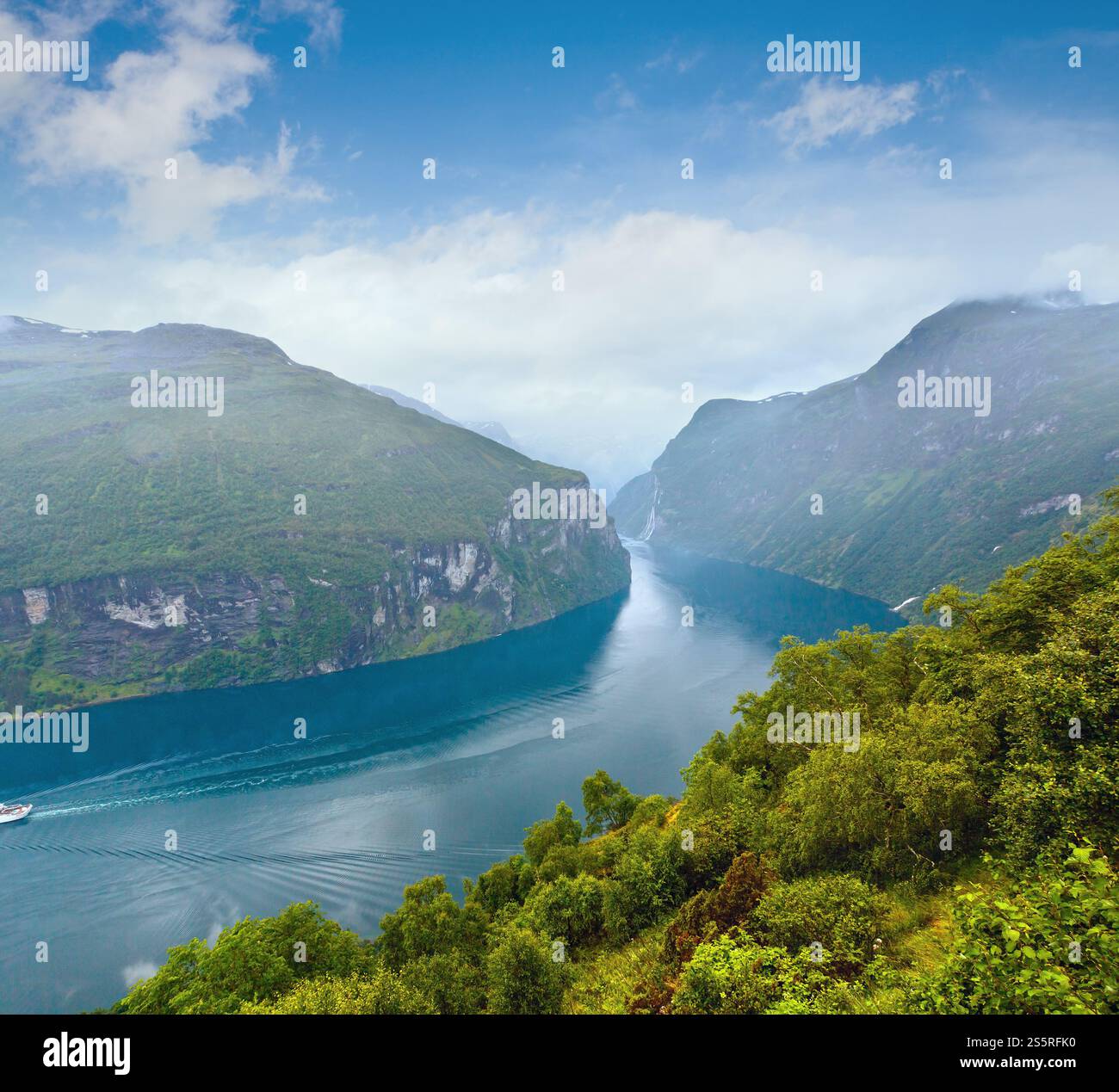 Geiranger Fjord (Norge) and waterfall Seven sisters view from above ...