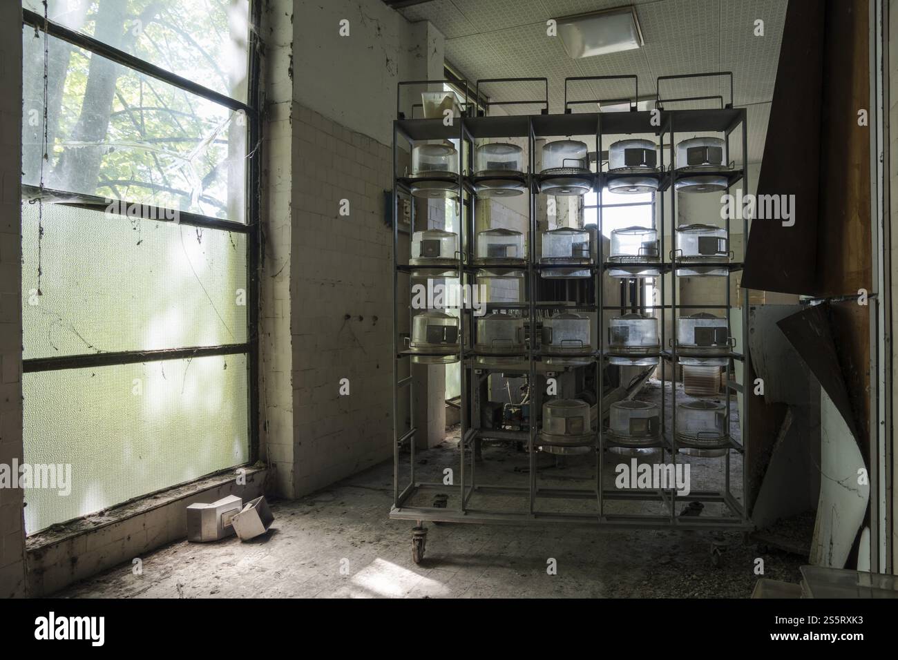 Details of an abandoned laboratory Stock Photo - Alamy