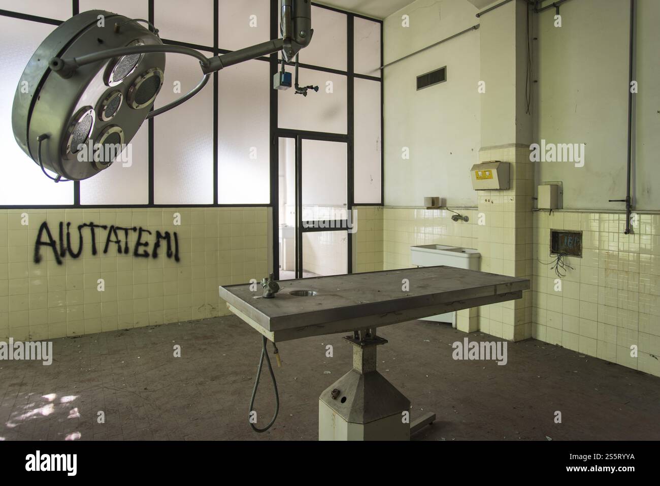 Details of an abandoned laboratory Stock Photo - Alamy