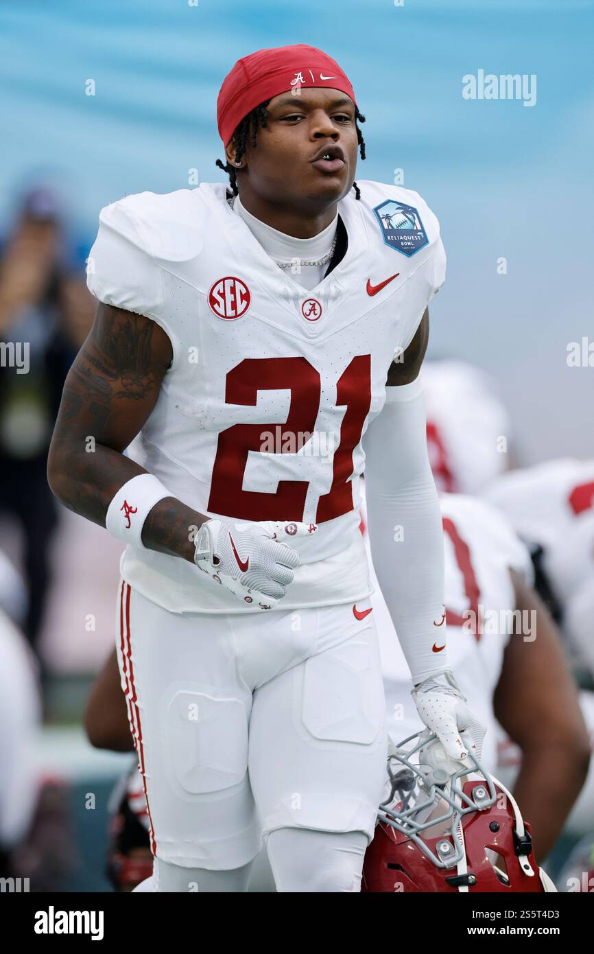 TAMPA, FL - DECEMBER 31: Alabama Crimson Tide defensive back Dre ...