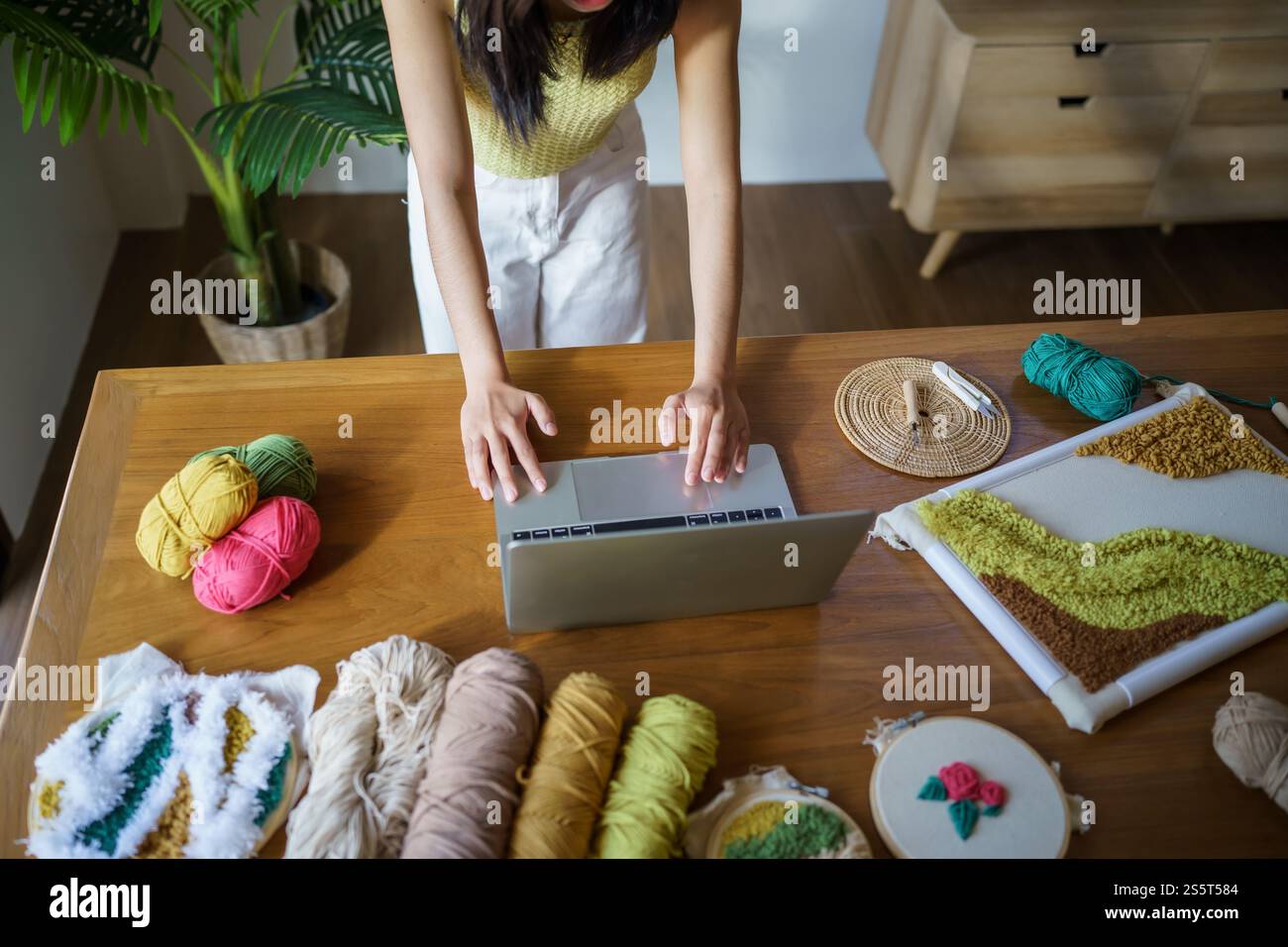 Business young smiling woman in hi-res stock photography and images - Alamy