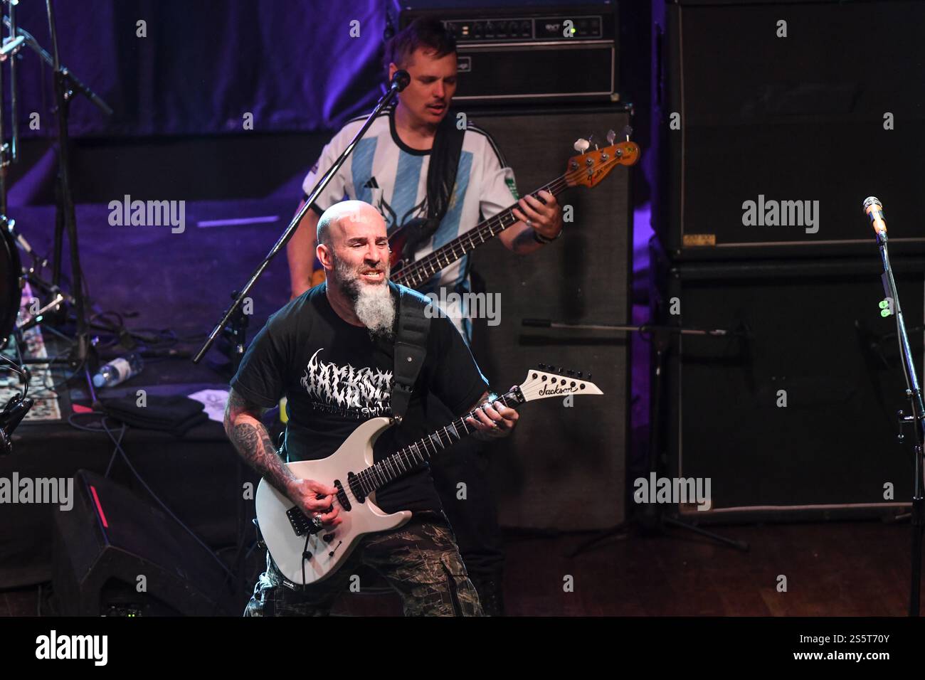 Mr. Bungle: Scott Ian (guitar) and Trevor Dunn (bass Stock Photo - Alamy