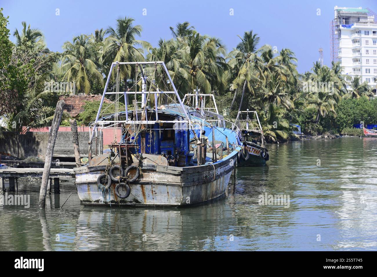 Fort Kochi, Kochi, Kerala, South India, India, Asia, Old fishing boats ...