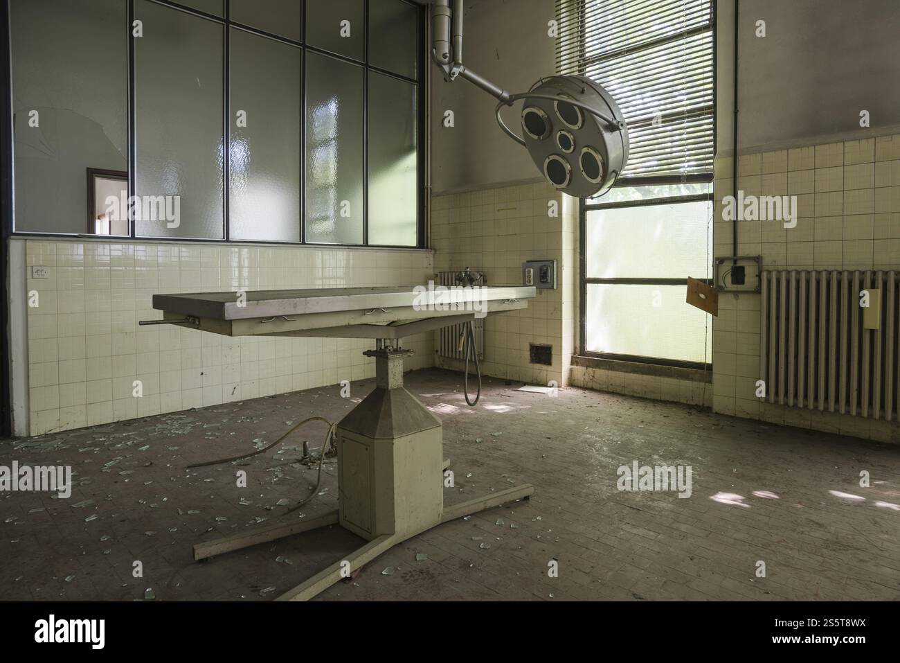 Details of an abandoned laboratory Stock Photo - Alamy