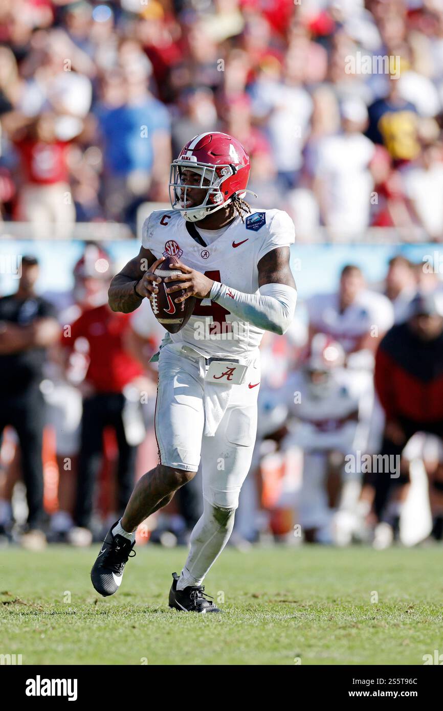 TAMPA, FL - DECEMBER 31: Alabama Crimson Tide quarterback Jalen Milroe ...
