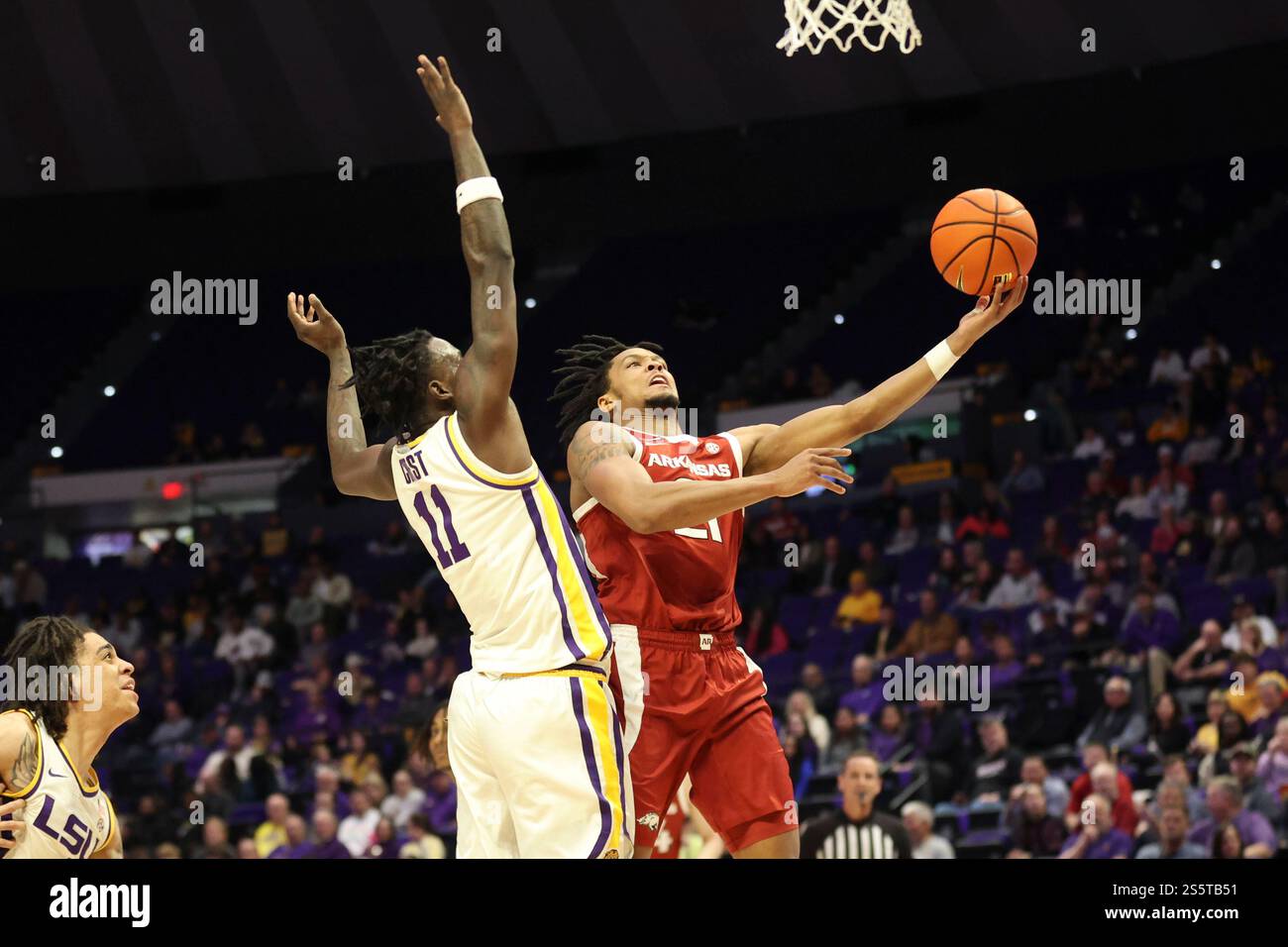 Arkansas Razorbacks guard D.J. Wagner (21) attempts a layup against LSU ...
