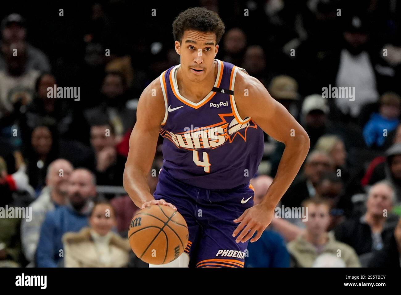 Phoenix Suns center Oso Ighodaro (4) moves the ball upcourt against the ...