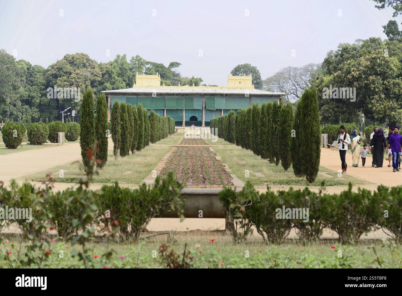 Mysore, Karnataka, South India, India, Asia, Visitors walk through a ...