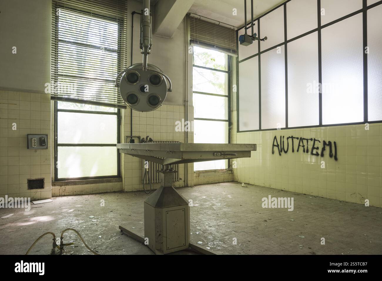 Details of an abandoned laboratory Stock Photo - Alamy