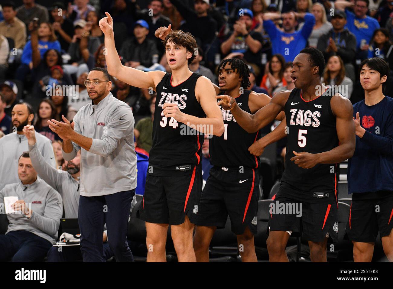INGLEWOOD, CA - DECEMBER 28: Gonzaga Bulldogs forward Braden Huff (34 ...