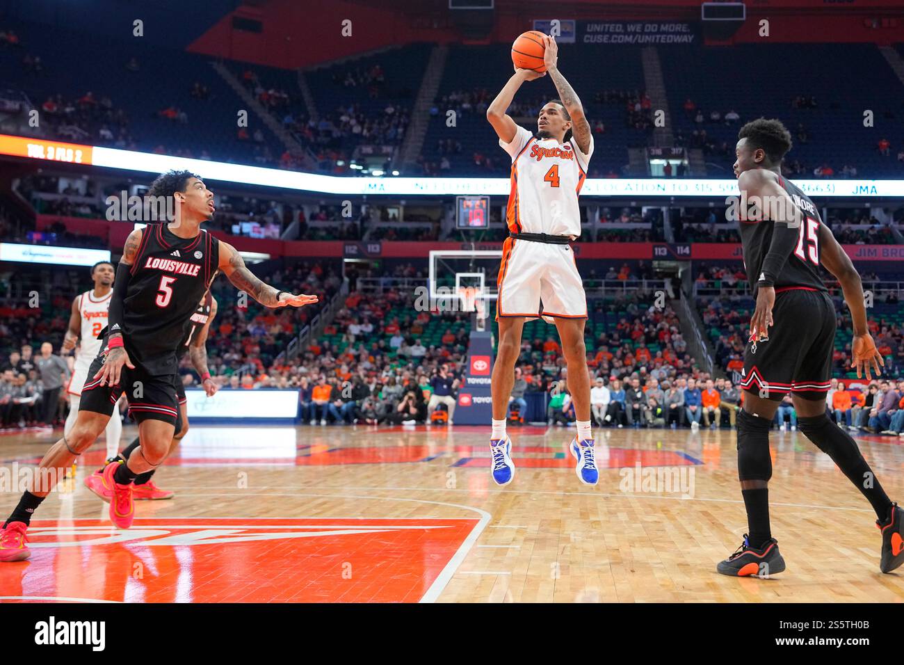 SYRACUSE, NY - JANUARY 14: Syracuse Orange Forward Chris Bell (4 ...