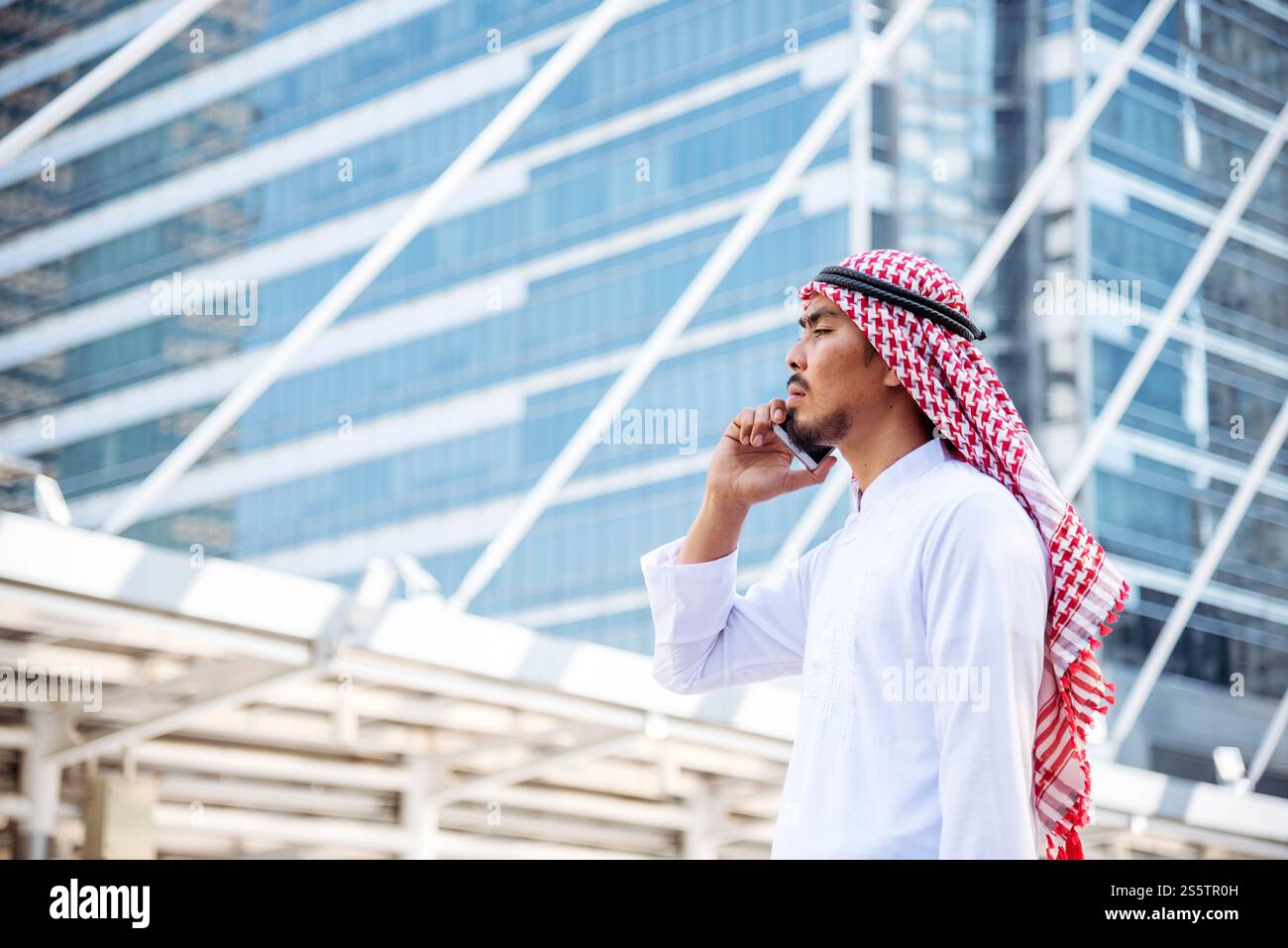 Islamic man using smartphones app organize schedule agenda focus on ...