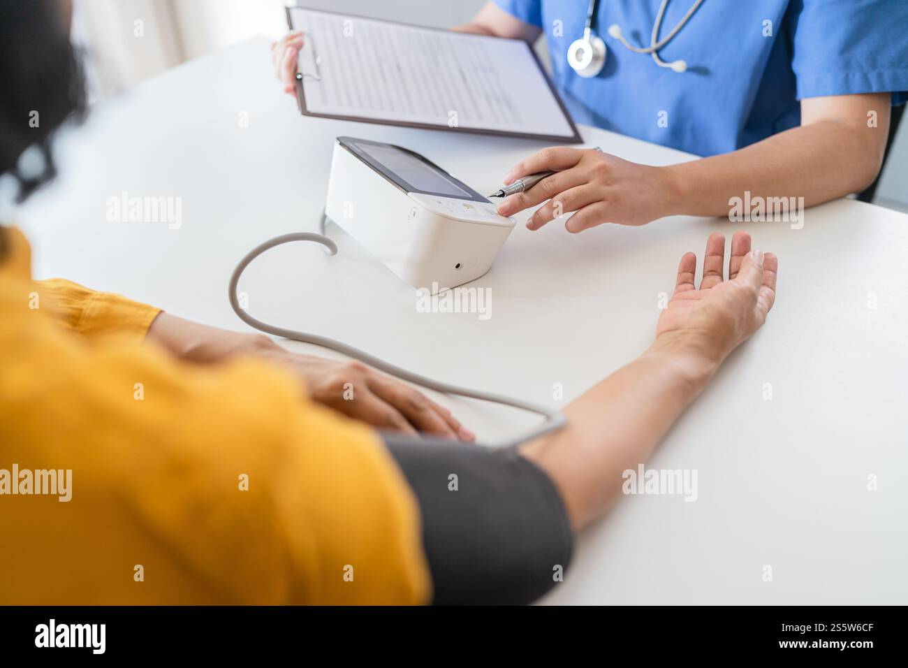 Doctor checking patient hi-res stock photography and images - Alamy