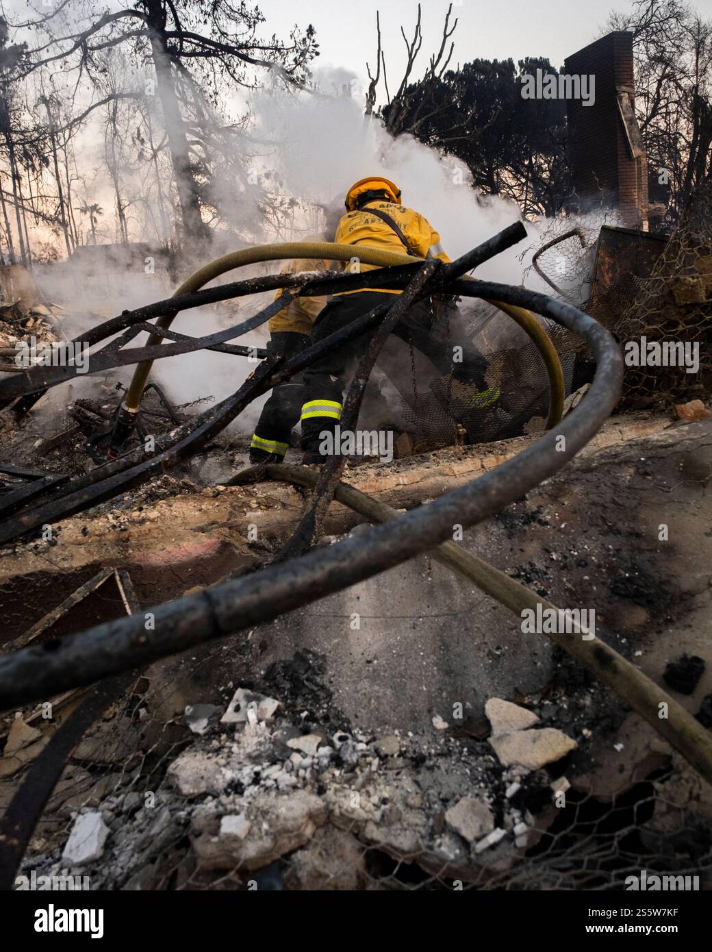 California altadena fire 2025 hi-res stock photography and images - Alamy