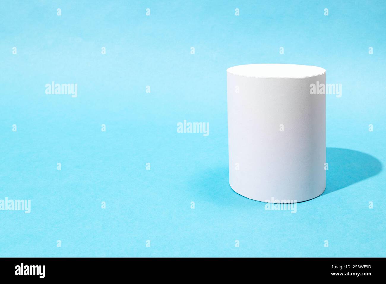 Circular right cylinder hi-res stock photography and images - Alamy