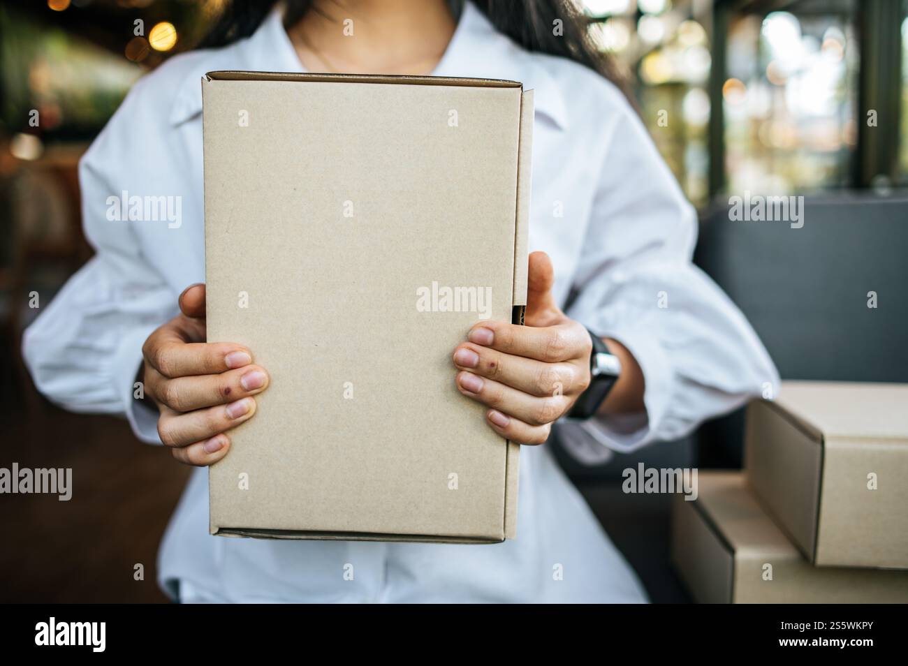 Delivery service woman box in hi-res stock photography and images - Alamy