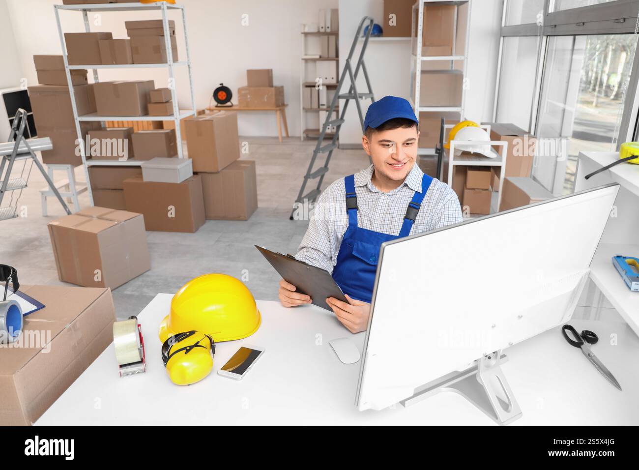Male loader working in storage hi-res stock photography and images - Alamy