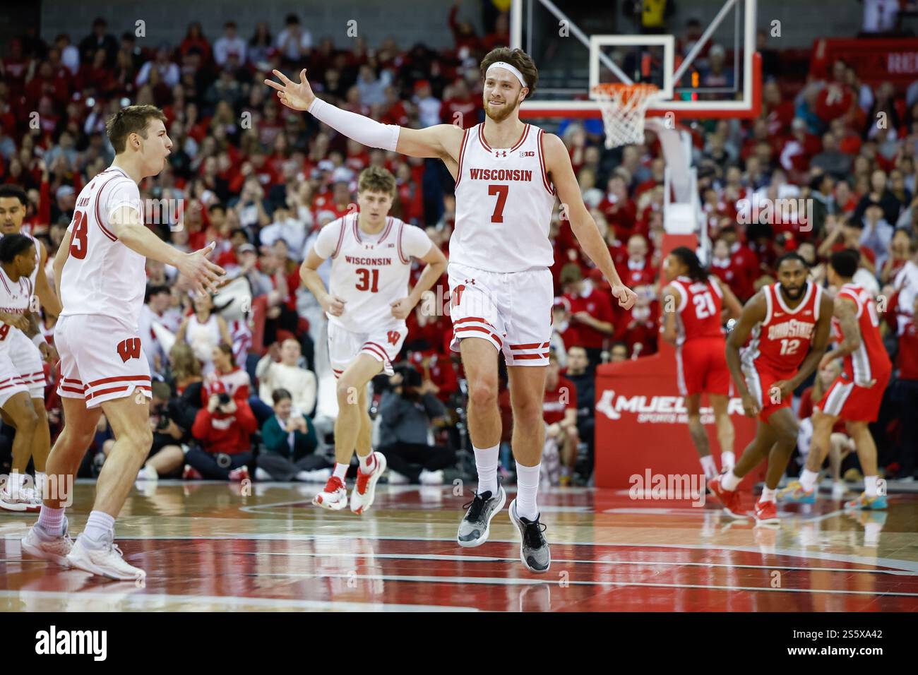 Madison, WI, USA. 14th Jan, 2025. Wisconsin Badgers forward Carter ...