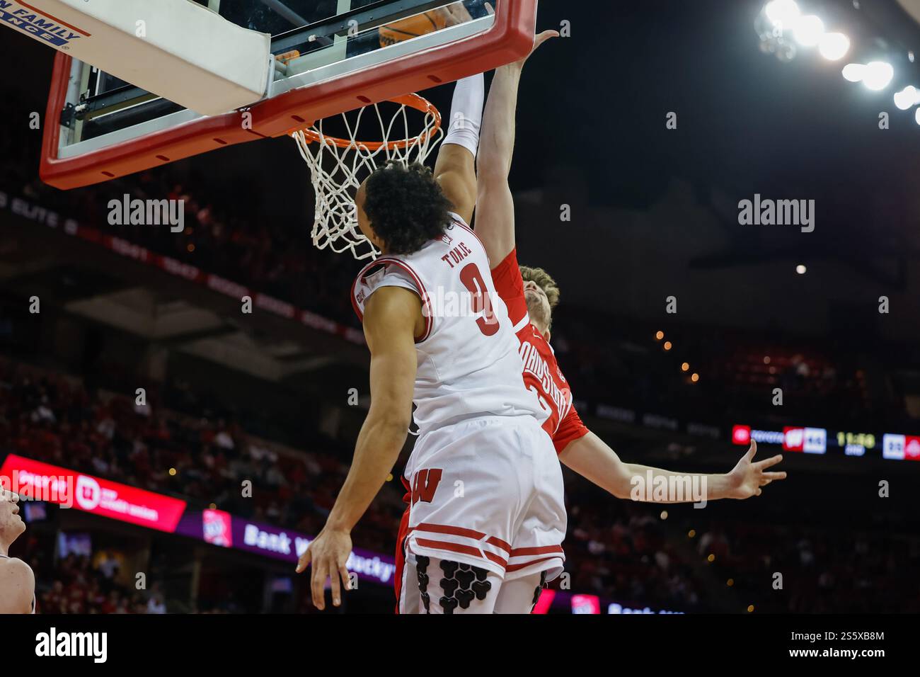 January 14, 2025: Wisconsin Badgers guard John Tonje (9) makes a ...