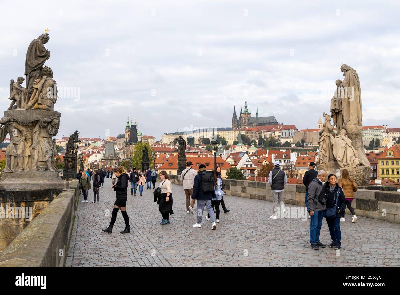Pedestrian medieval bridge hi-res stock photography and images - Alamy