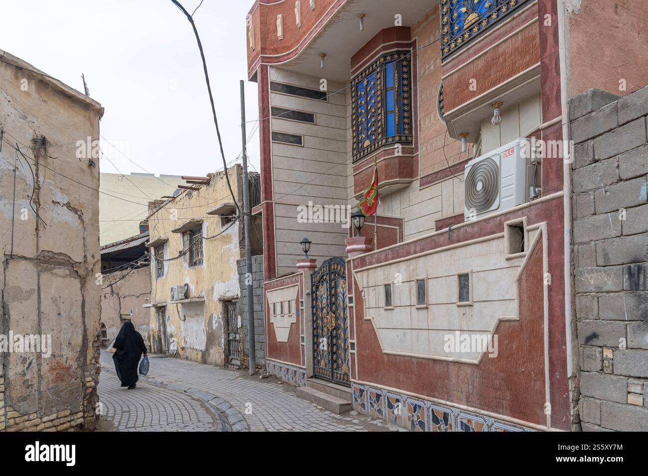 Side street in city centre, Basrah, Iraq Stock Photo - Alamy