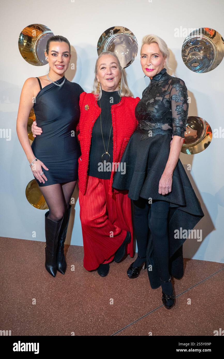 Final and presentation of the Haute Couture Austria Award at Heidi ...